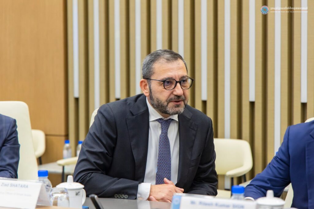 Minister Chea Vandeth Received a Courtesy Meeting with the New Chief ...