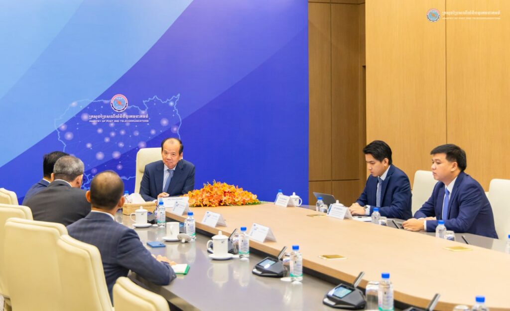 Minister Chea Vandeth Received a Courtesy Meeting with the New Chief ...