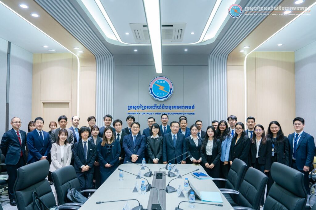 Secretary of State Kong Phallack Received a Courtesy Meeting From the ...