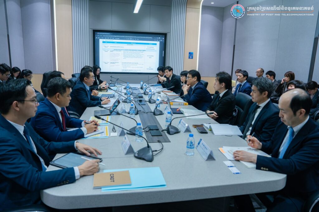 Secretary of State Kong Phallack Received a Courtesy Meeting From the ...