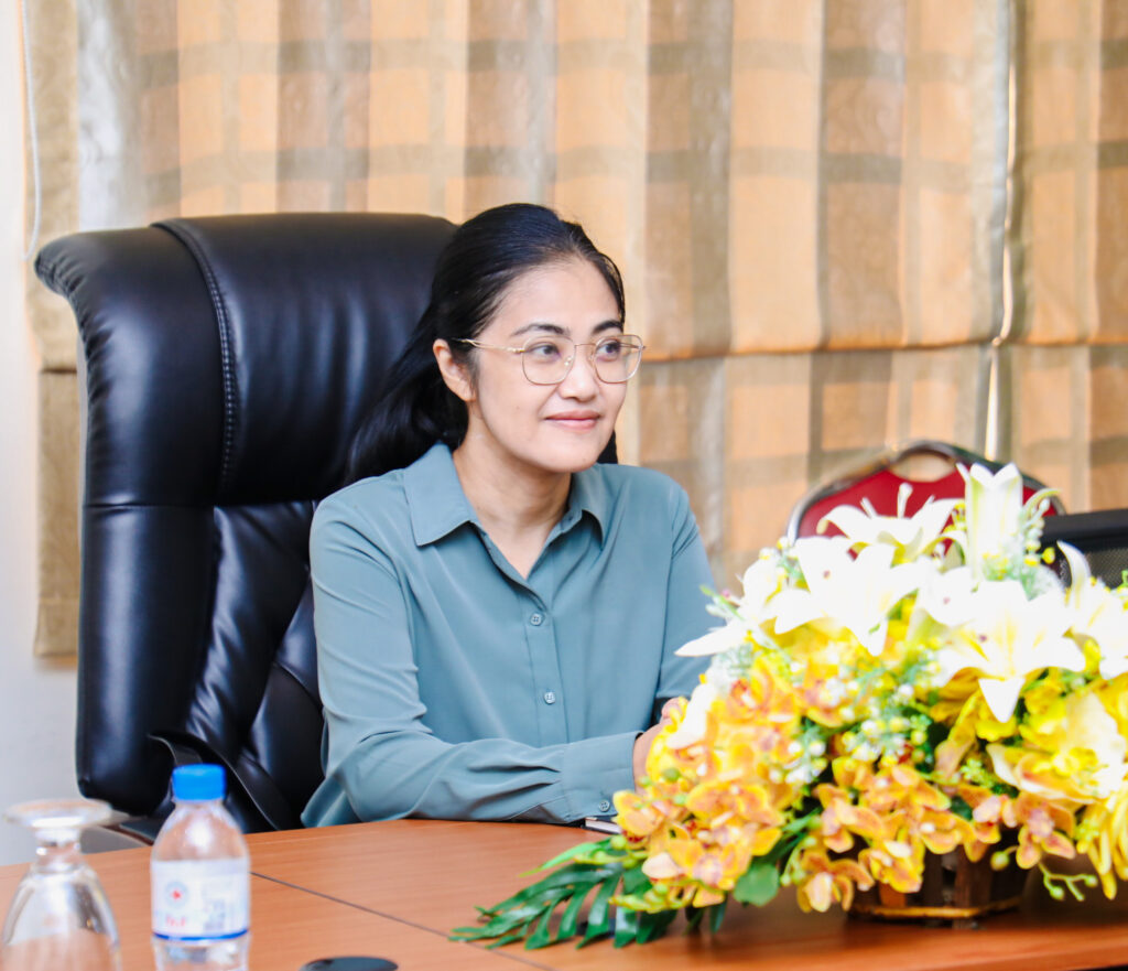 លោកជំទាវ មិថុនា ភូថង អភិបាល នៃគណៈអភិបាលខេត្តកោះកុង ...