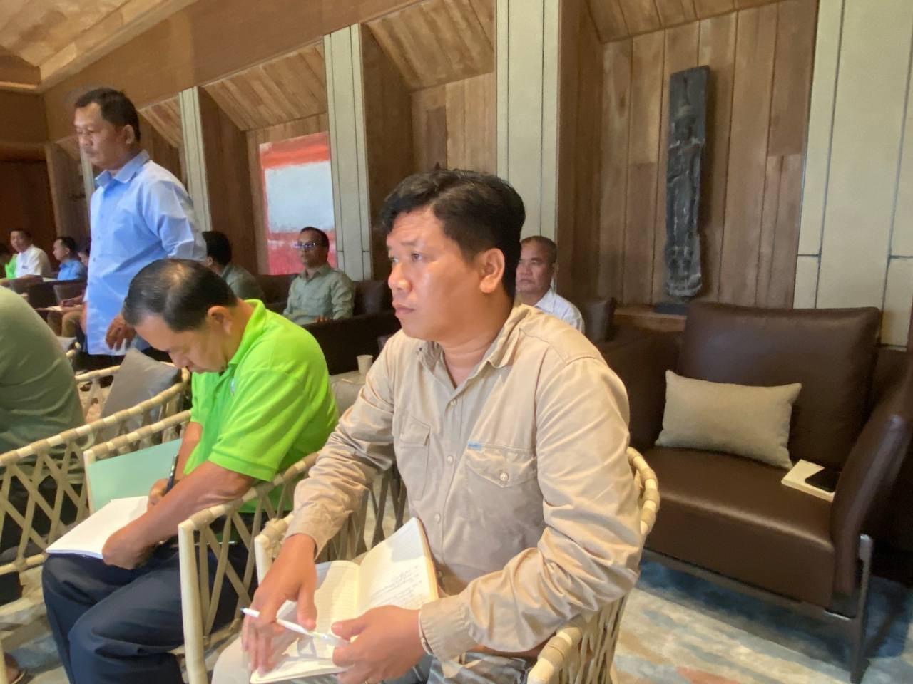 លោក សាង ស៊ីណេត អភិបាលរងស្រុក ...