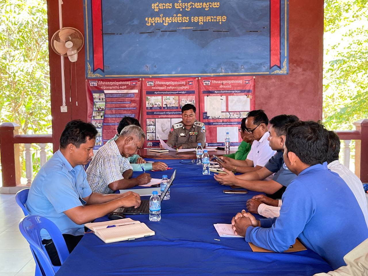 លោក ហុង ប្រុស អភិបាលរងស្រុក តំណាងលោក ជា ច័ន្ទកញ្ញា អភិបាល នៃគណៈអភិបាលស្រុកស្រែអំបិល ...