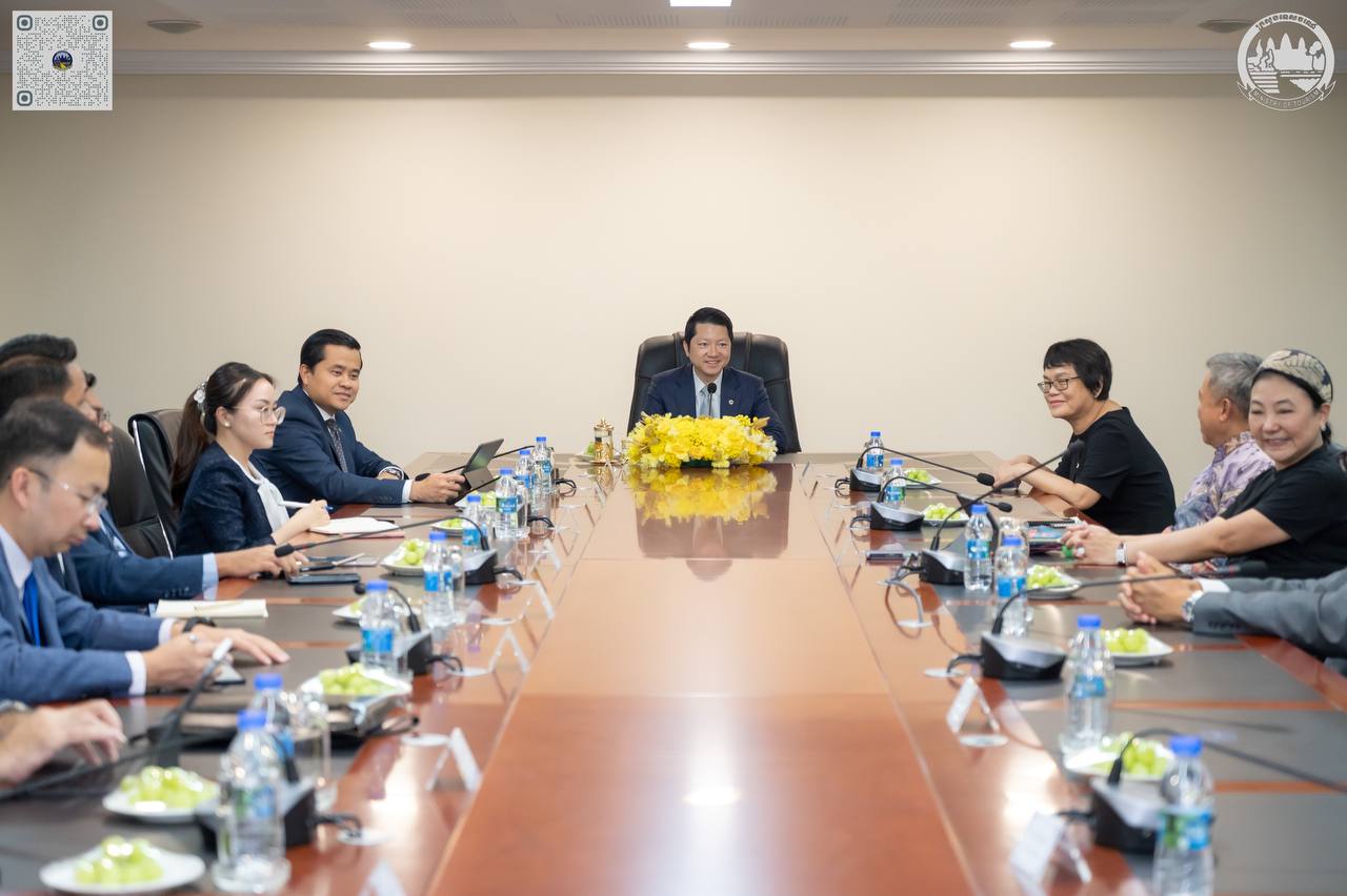 ឯកឧត្តម សុខ សូកេន រដ្ឋមន្ត្រីក្រសួងទេសចរណ៍ បានដឹកនាំកិច្ចប្រជុំជាមួយ ...
