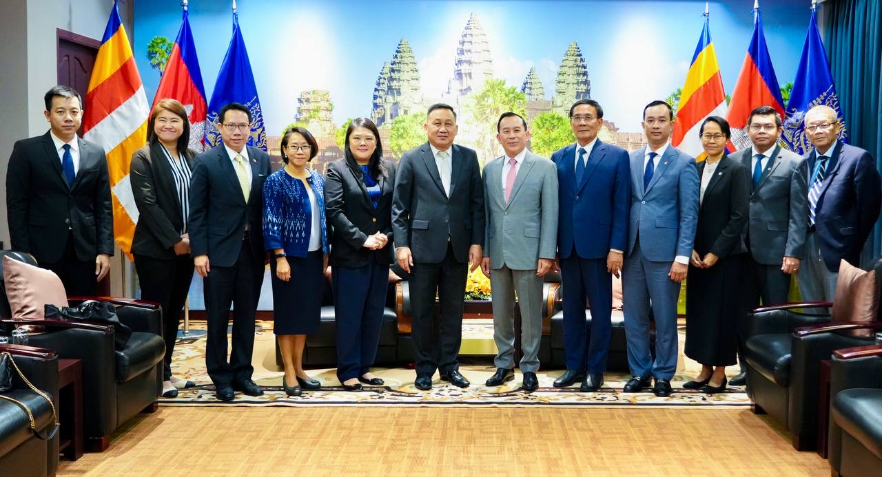 ជំនួបសម្តែងការគួរសម និងពិភាក្សាការងាររវាងឯកឧត្តម ហួត ហាក់ ...